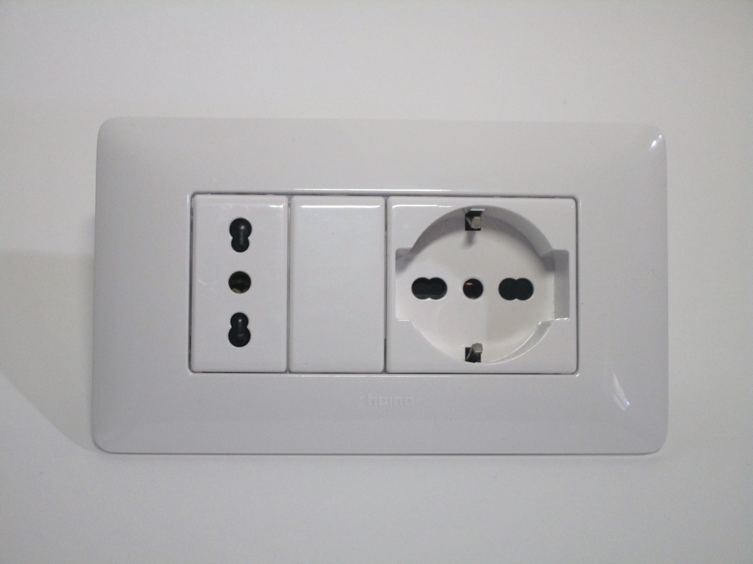 Italian plugs and sockets