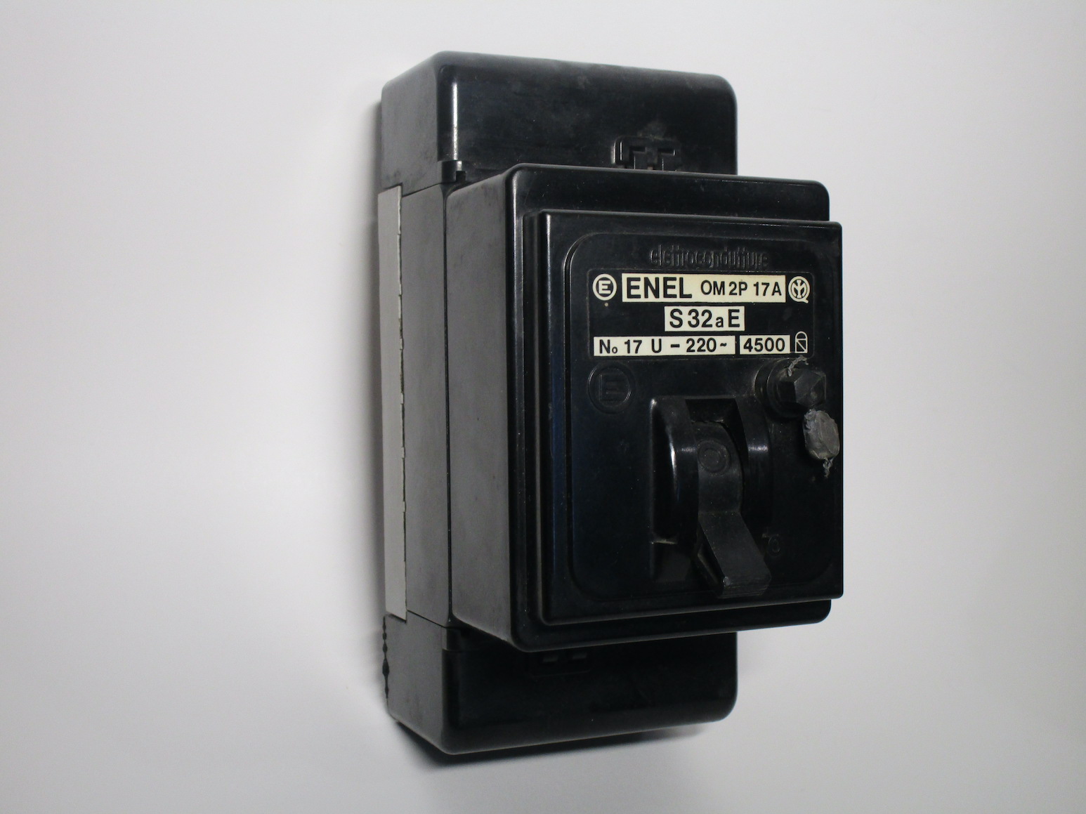 Power meters and cutouts